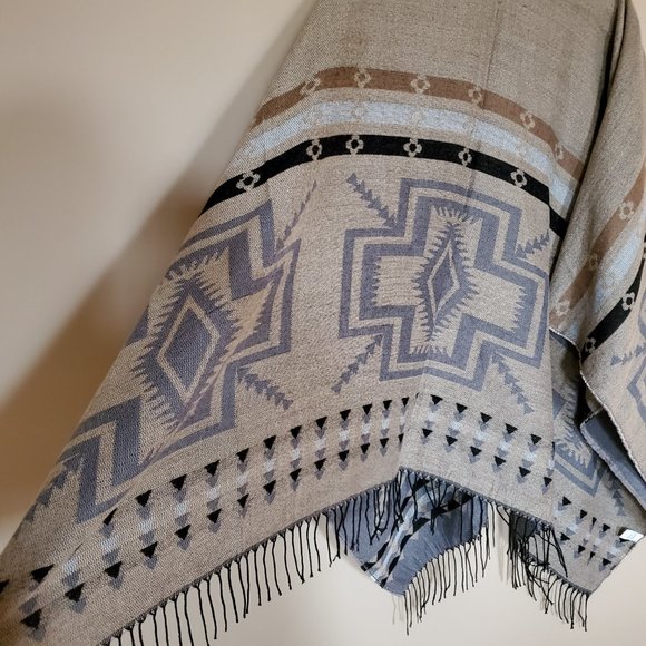 Woven Heart | Jackets & Coats | Woven Heart Reversible Aztec Shawl Size ...